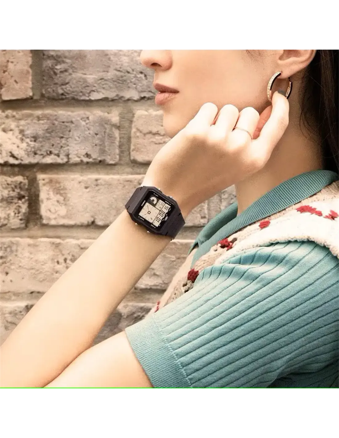 Casio LF-20W-1AEF: Retro digital watch with 80s aesthetic